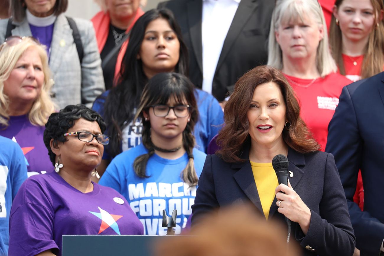Whitmer signs ‘red flag’ law, allowing Michigan judges to confiscate ...