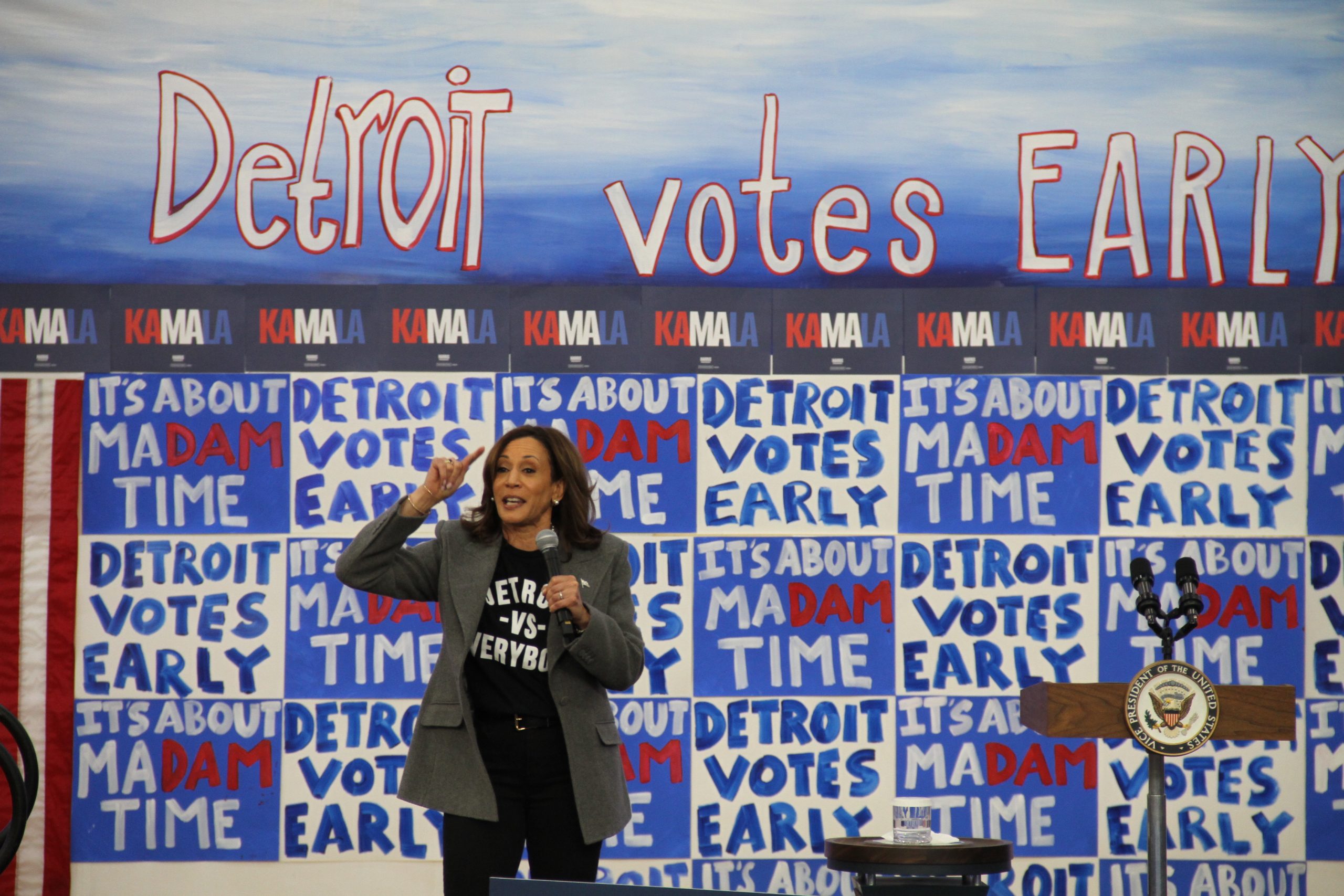 Harris asks Detroiters to help her smash turnout records